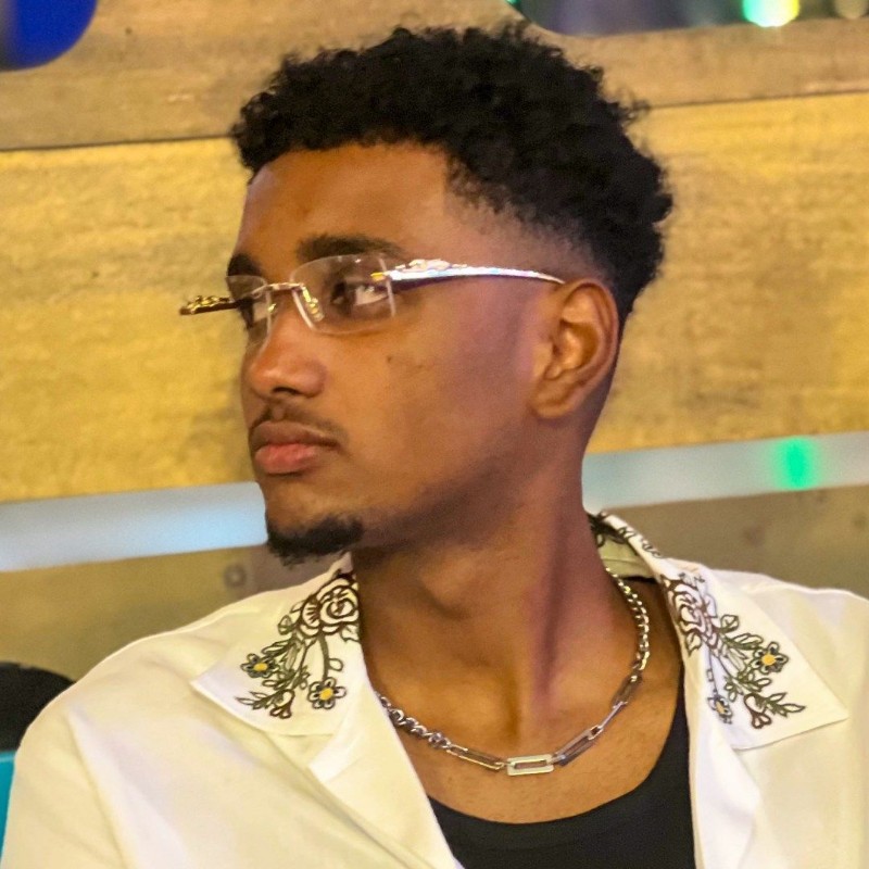 ابوعزة الهلالي💙 (@azooz.29s) | Snapchat Stories, Spotlight & Lenses