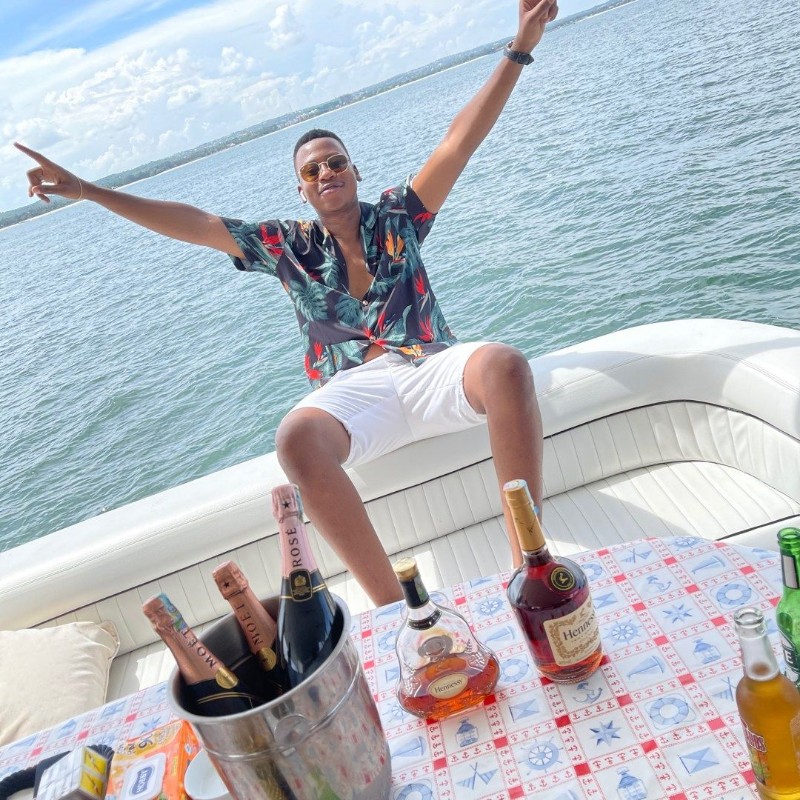 Arnold Balati 🌊 (@balati93) | Snapchat Stories, Spotlight & Lenses