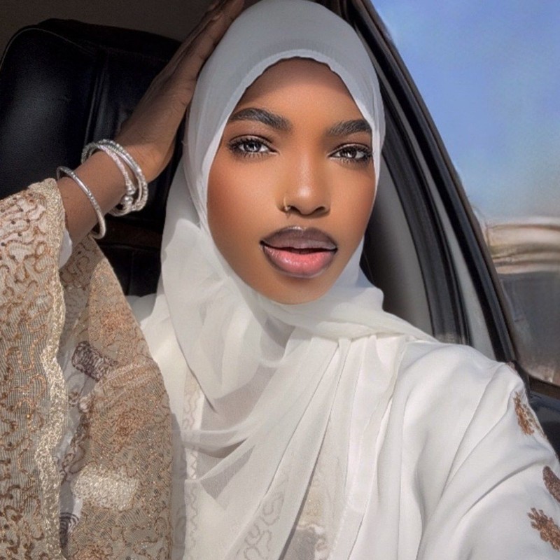 B-a-n-è La Solution 📸💄 (@banemakeup) | Snapchat Stories, Spotlight & Lenses