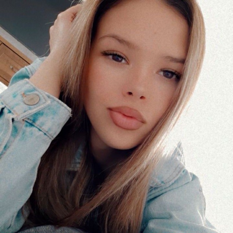 Beatrix Alexandra (@beatrix352) | Snapchat Stories, Spotlight & Lenses