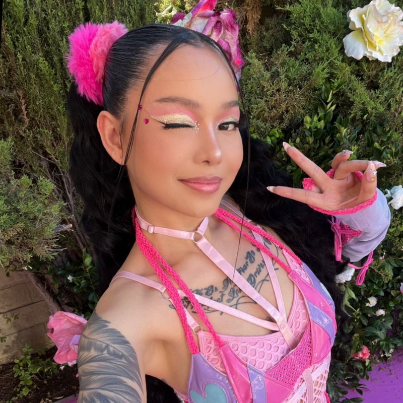 Bella Poarch (@bellapoarch) | Snapchat Stories, Spotlight & Lenses