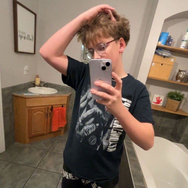 benny🤞🏻 (@bennett_holmes) | Snapchat Stories, Spotlight & Lenses