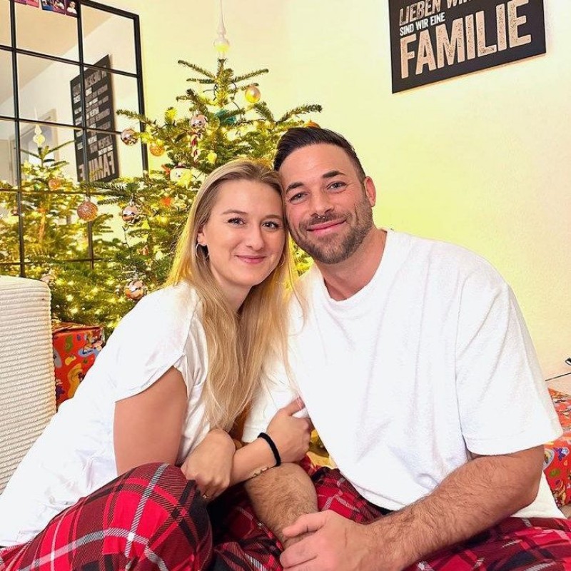 Benny & Angie (@benny_angie) | Snapchat Stories, Spotlight & Lenses