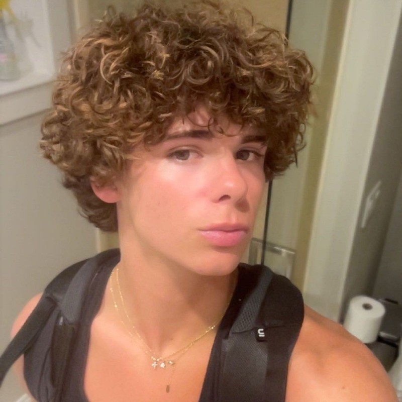 benny (@benson_over) | Snapchat Stories, Spotlight & Lenses