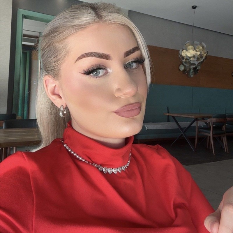 Djellza Berisha (@berideda) | Snapchat Stories, Spotlight & Lenses