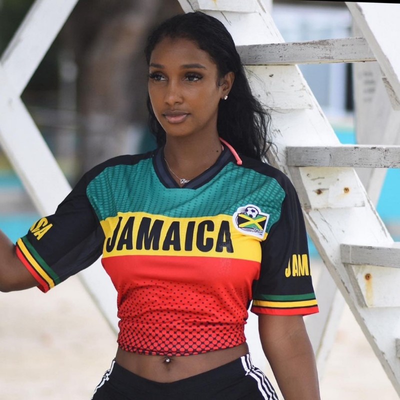 Bernice Burgos (@berniceburgos) | Snapchat Stories, Spotlight & Lenses