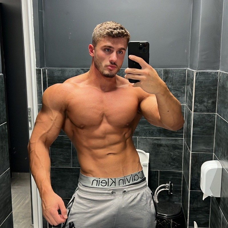 Arban Dili (@bigbanii) | Snapchat Stories, Spotlight & Lenses