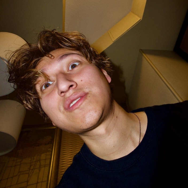 Percy (@bourboch) | Snapchat Stories, Spotlight & Lenses