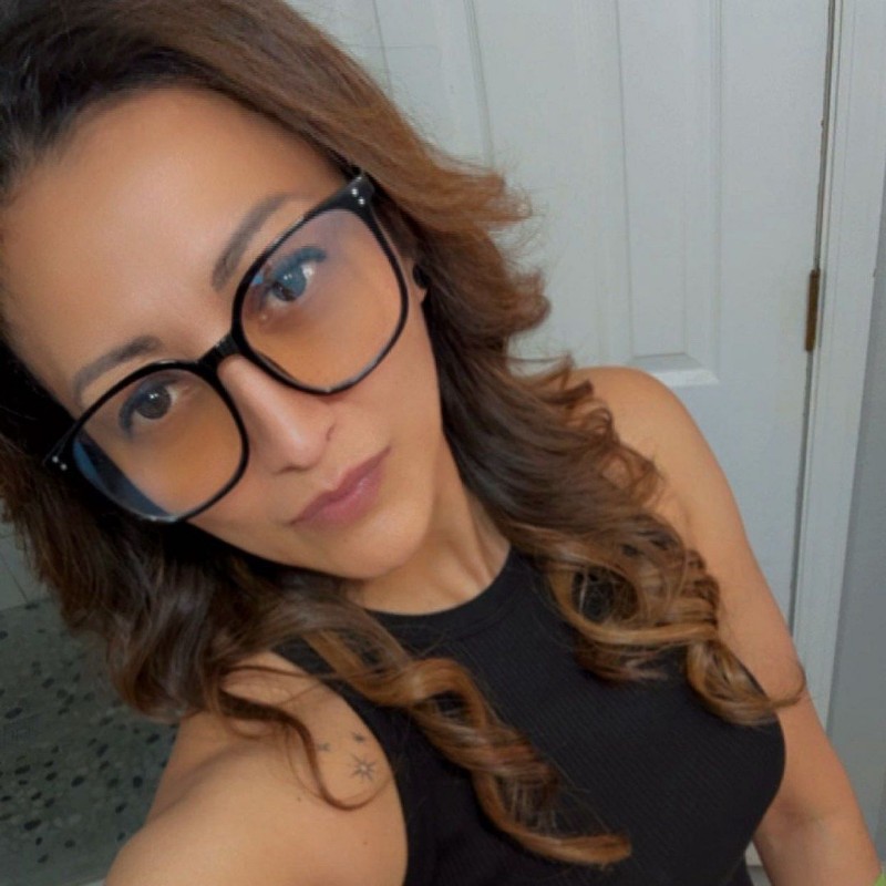 Ana Peraza (@bperaza0075) | Snapchat Stories, Spotlight & Lenses