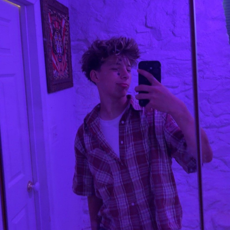 Brayden🤷‍♀️🤷‍♀️ (@brayden23.14) | Snapchat Stories, Spotlight & Lenses