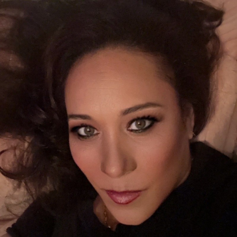 Gloria Briones (@brcatw) | Snapchat Stories, Spotlight & Lenses