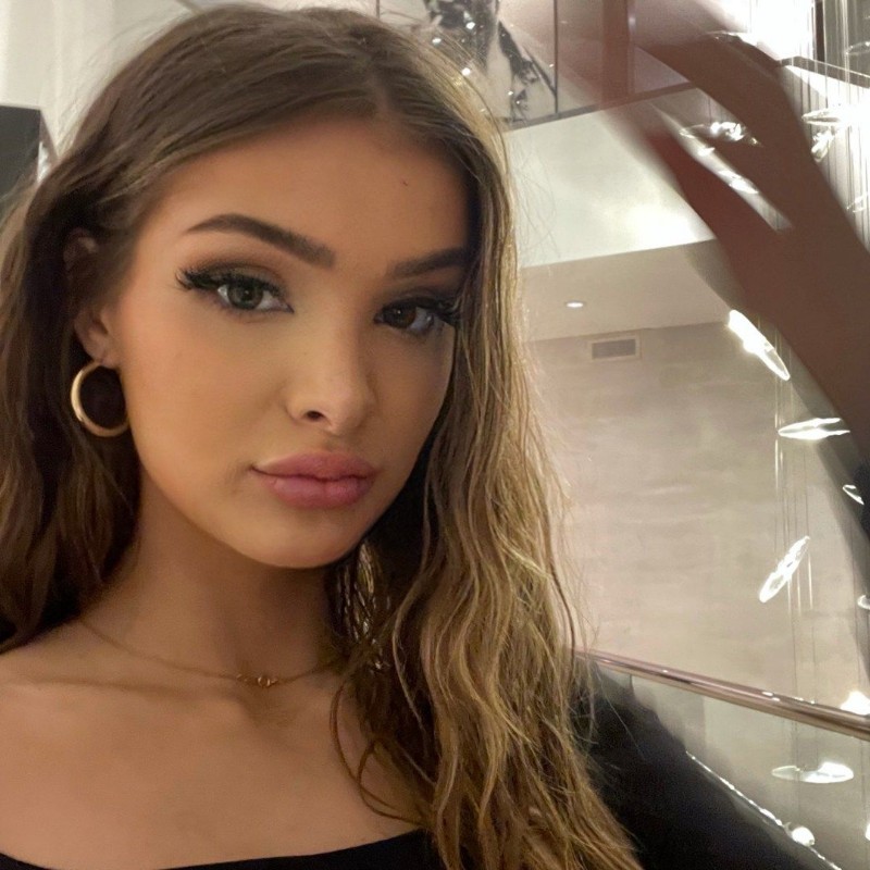 Brighton (@brightonrose) | Snapchat Stories, Spotlight & Lenses