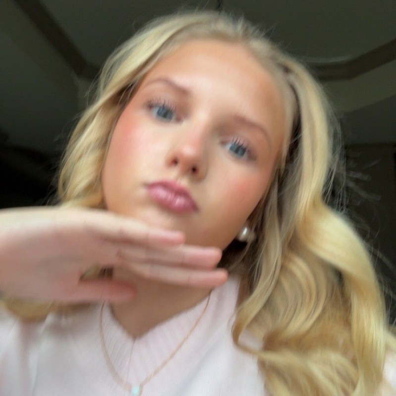 Brinkley Bird (@brinkleybird) | Snapchat Stories, Spotlight & Lenses