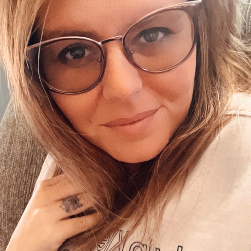 Chelsea Murphy (@c_murph1990) | Snapchat Stories, Spotlight & Lenses