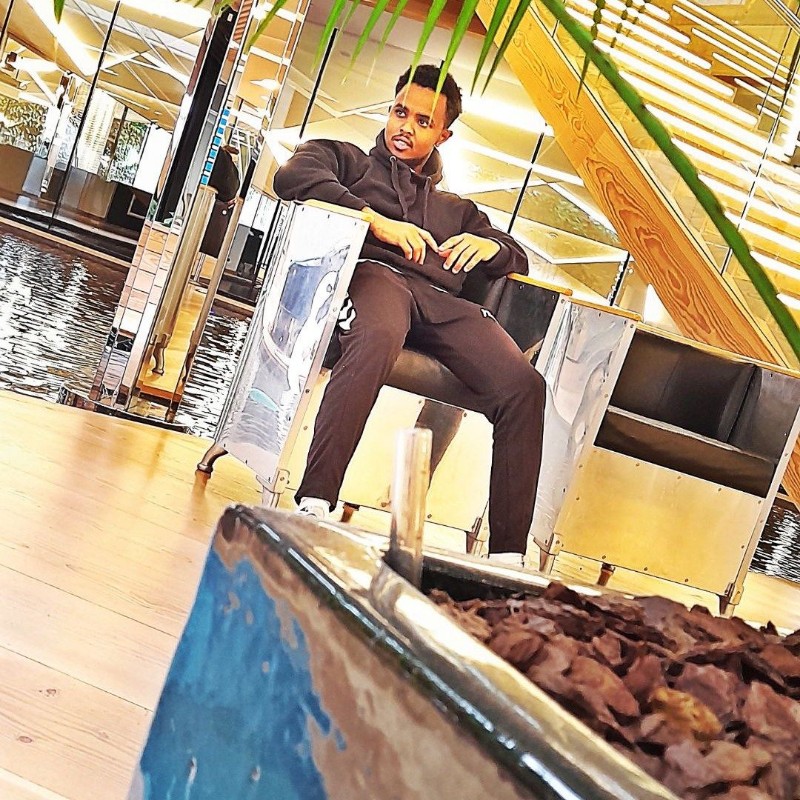 Shafici Cade (@caawiye9) | Snapchat Stories, Spotlight & Lenses