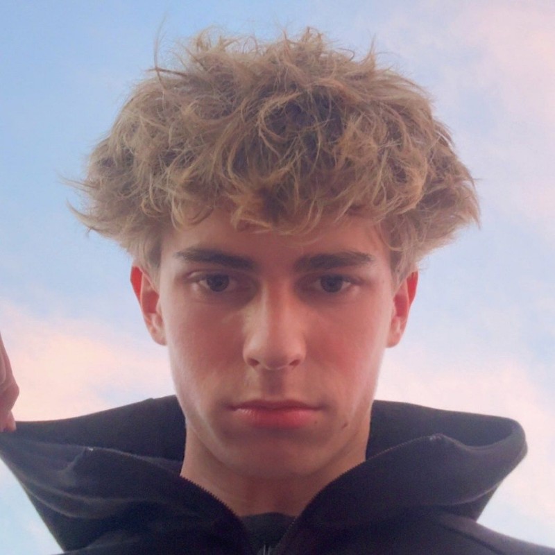 cadenscoots (@caden.scoots) | Snapchat Stories, Spotlight & Lenses