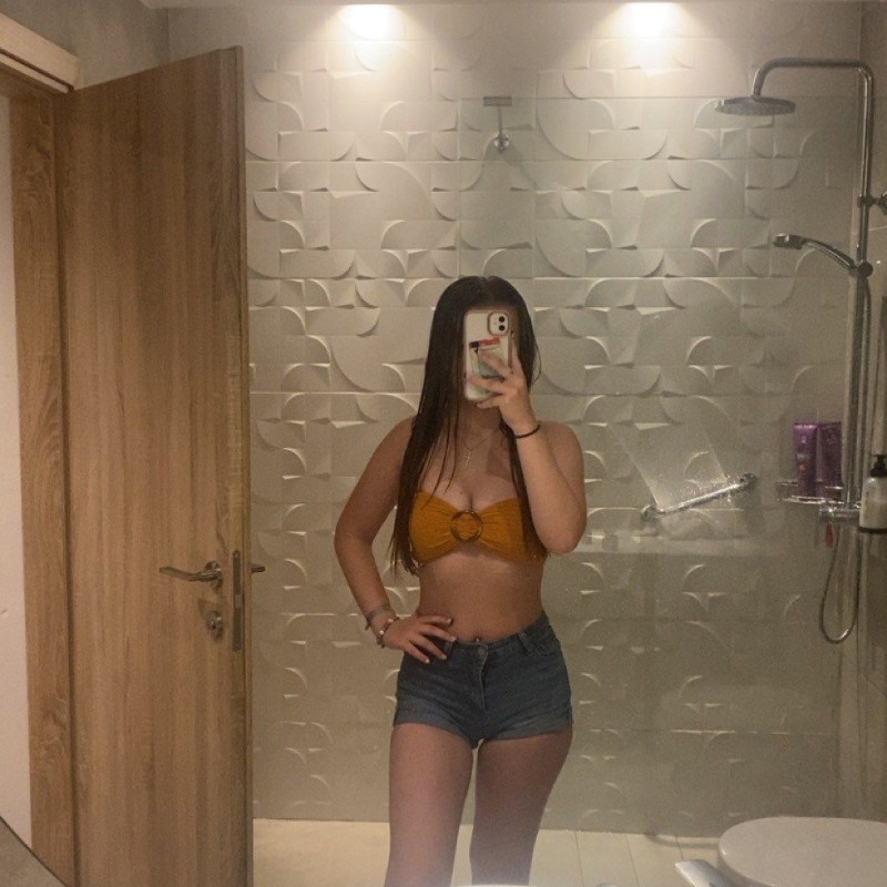 caitlyn (@caitlynmaeee1) | Snapchat Stories, Spotlight & Lenses