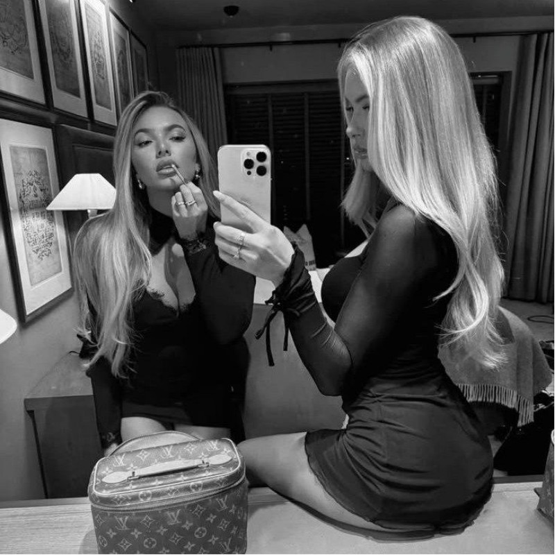 carly elizabeth (@carlybeeex) | Snapchat Stories, Spotlight & Lenses