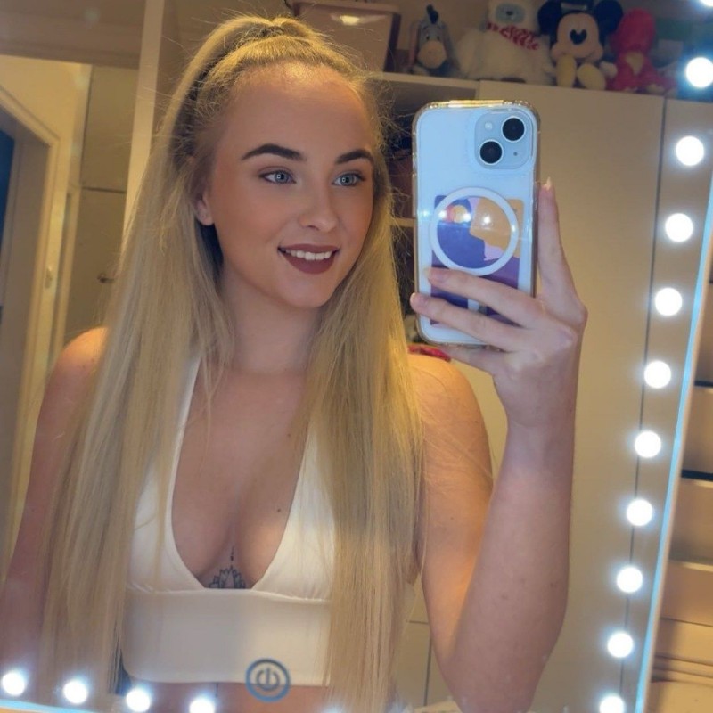 Casey Moore (@casey-jennifer) | Snapchat Stories, Spotlight & Lenses