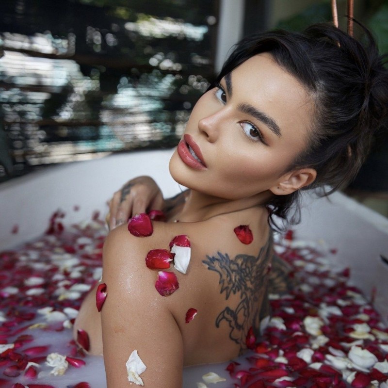 Casey Saron (@caseysaron) | Snapchat Stories, Spotlight & Lenses