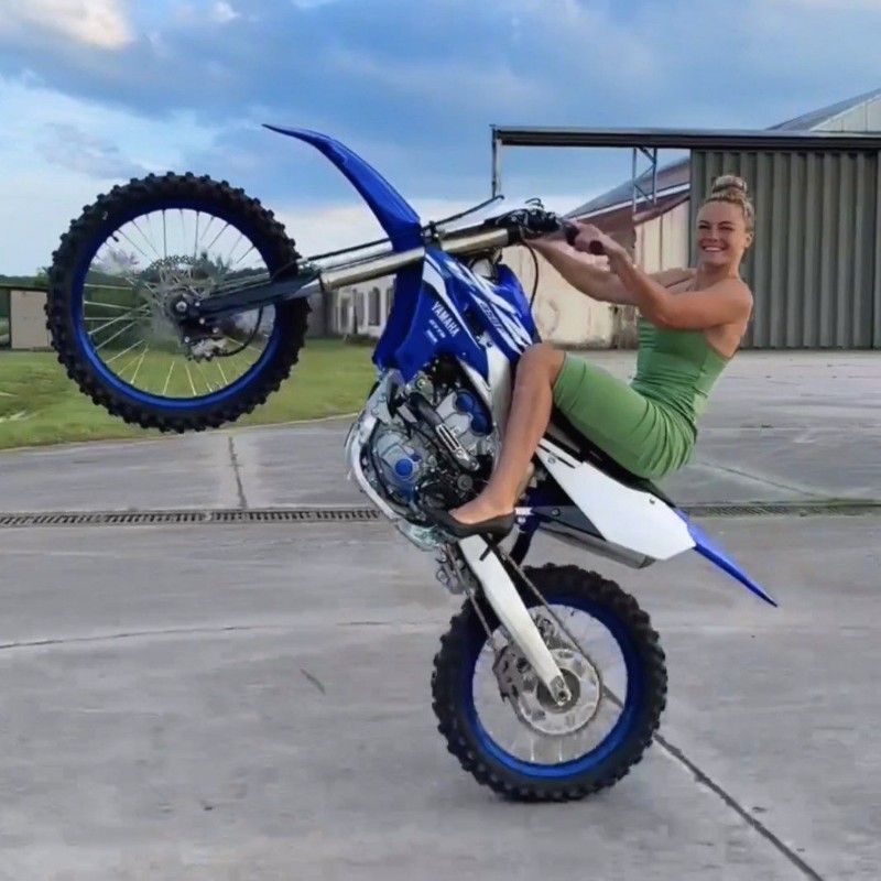 Cass 🩵 (@cass.officiel) | Snapchat Stories, Spotlight & Lenses