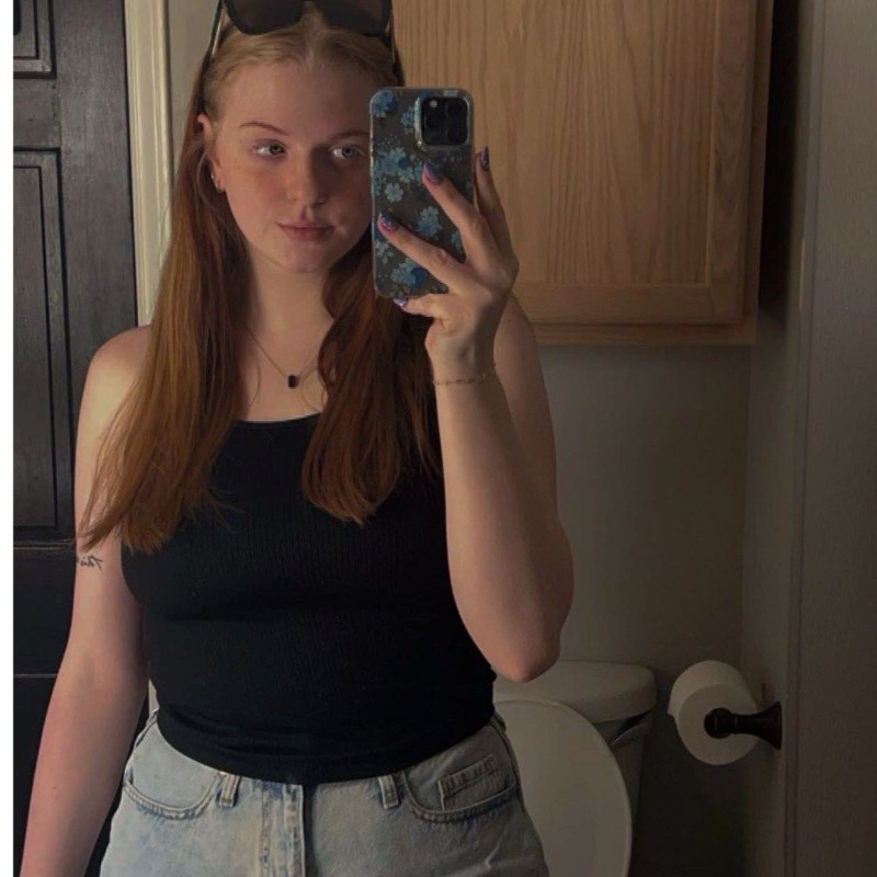 •cassidy•cassidy Johnsto เรื่องราว Snapchat ตลอดจน Spotlight และเลนส์