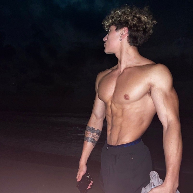 Cameron Castilla (@castillacameron) | Snapchat Stories, Spotlight & Lenses