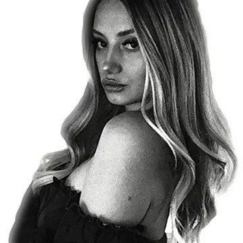 Courtney Hinrichsen (@catknee9) | Snapchat Stories, Spotlight & Lenses