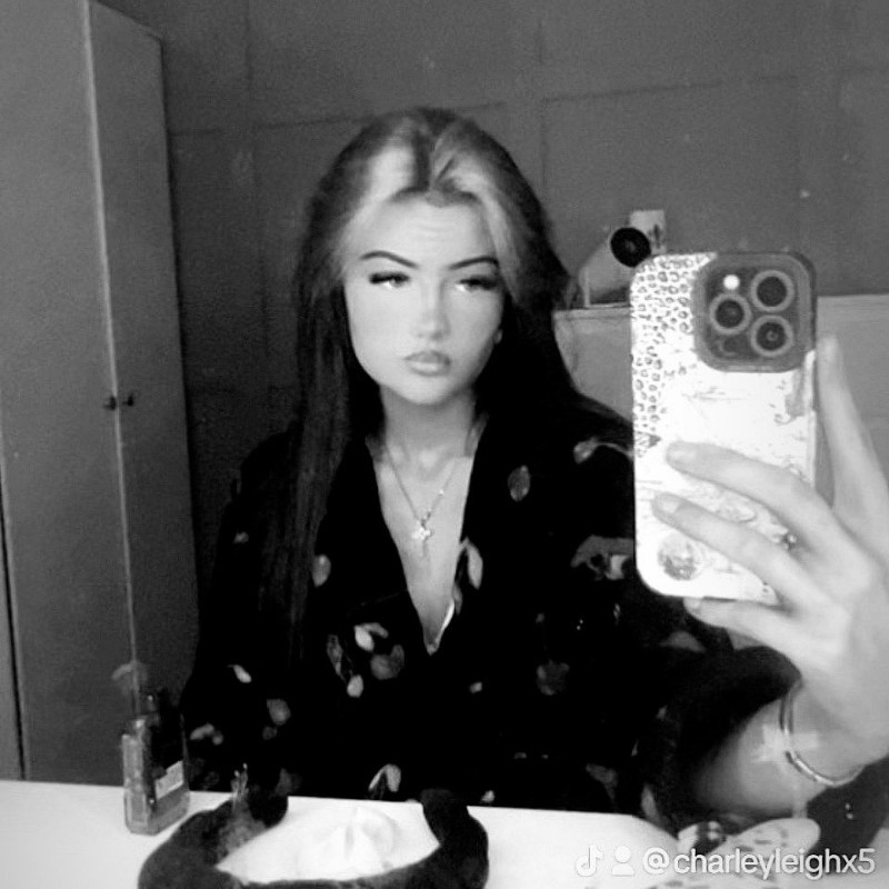 𝒞𝒽𝒶𝓇𝓁ℯ𝓎𝓁ℯ𝒾𝑔𝒽 (@charleyleighx15) | Snapchat Stories, Spotlight & Lenses