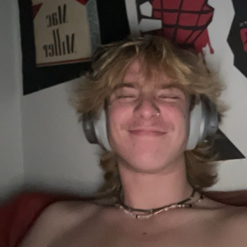 Charlie sears(@charlie_srs) | เรื่องราว Snapchat ตลอดจน Spotlight และเลนส์