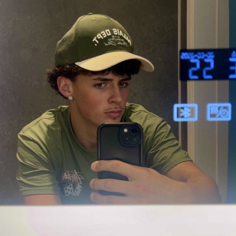 Charlie Barsby (@charliebarsby00) | Snapchat Stories, Spotlight & Lenses