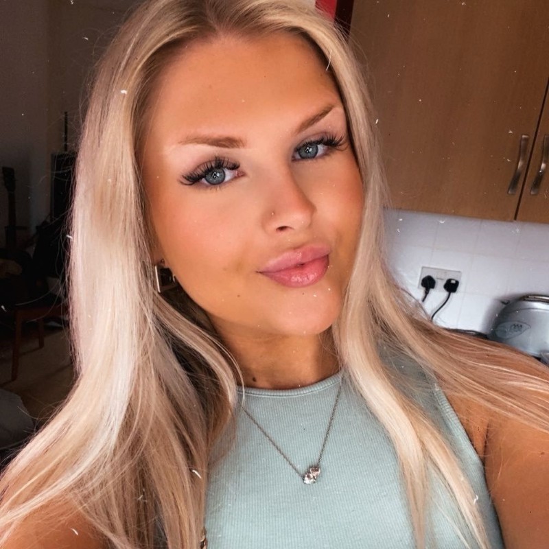 Chels🧚🏻‍♀️(@chelsea_528) | เรื่องราว Snapchat ตลอดจน Spotlight และเลนส์