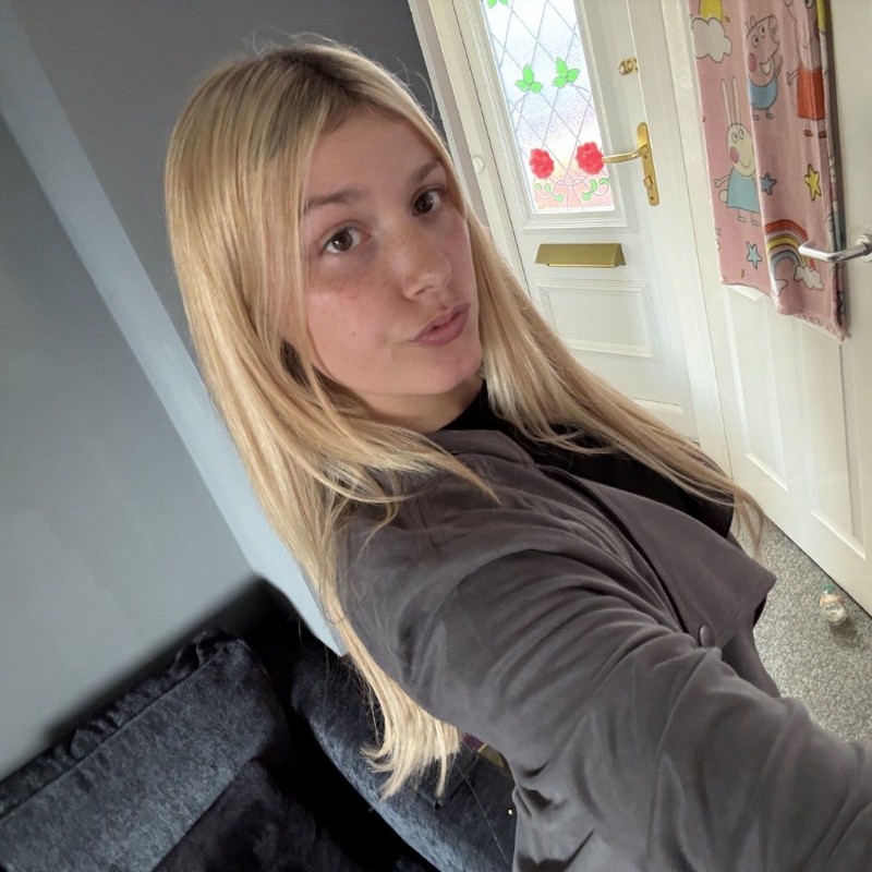 Chloe England Rees x (@chloelouise_ree) | Snapchat Stories, Spotlight ...