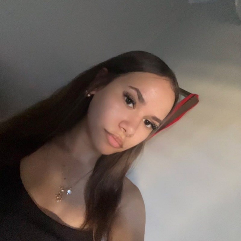 𝒞𝒽𝓇𝒾𝓈𝓉𝒾𝓃𝒶ꨄ (@christinaroe223) | Snapchat Stories, Spotlight & Lenses
