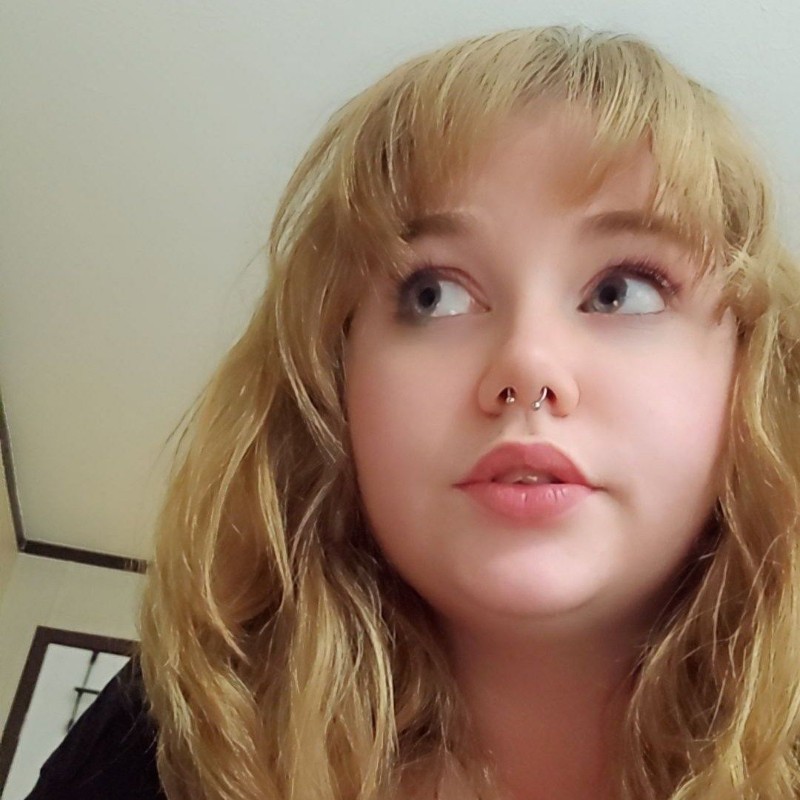 (@chubby-peach) | เรื่องราว Snapchat ตลอดจน Spotlight และเลนส์