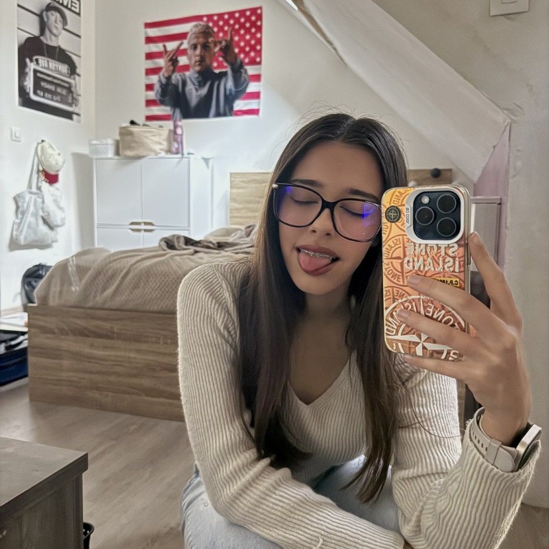 𝒄𝒍𝒂𝒓𝒂 𖣂 (@clara_1714) | Snapchat Stories, Spotlight & Lenses