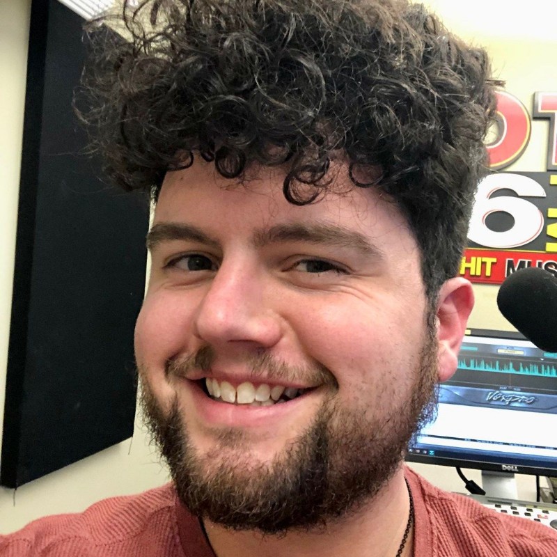 Clay On-Air 👽🎙 (@clayroth) | Snapchat Stories, Spotlight & Lenses