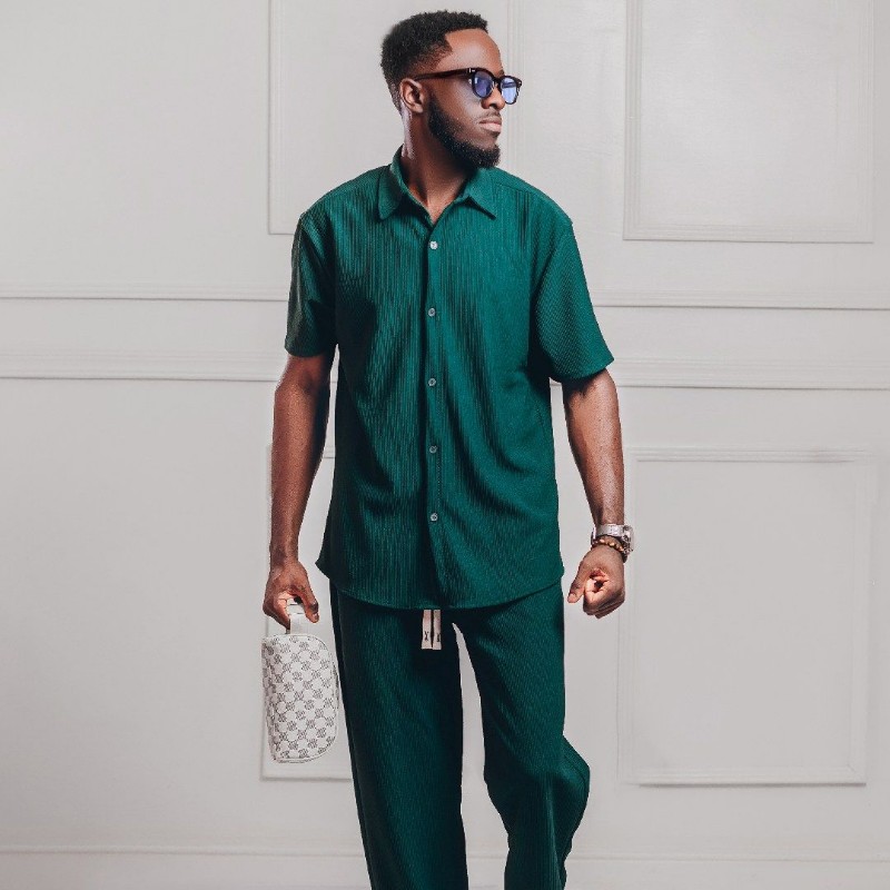 CLINTON REKS (@clintonyega) | Snapchat Stories, Spotlight & Lenses