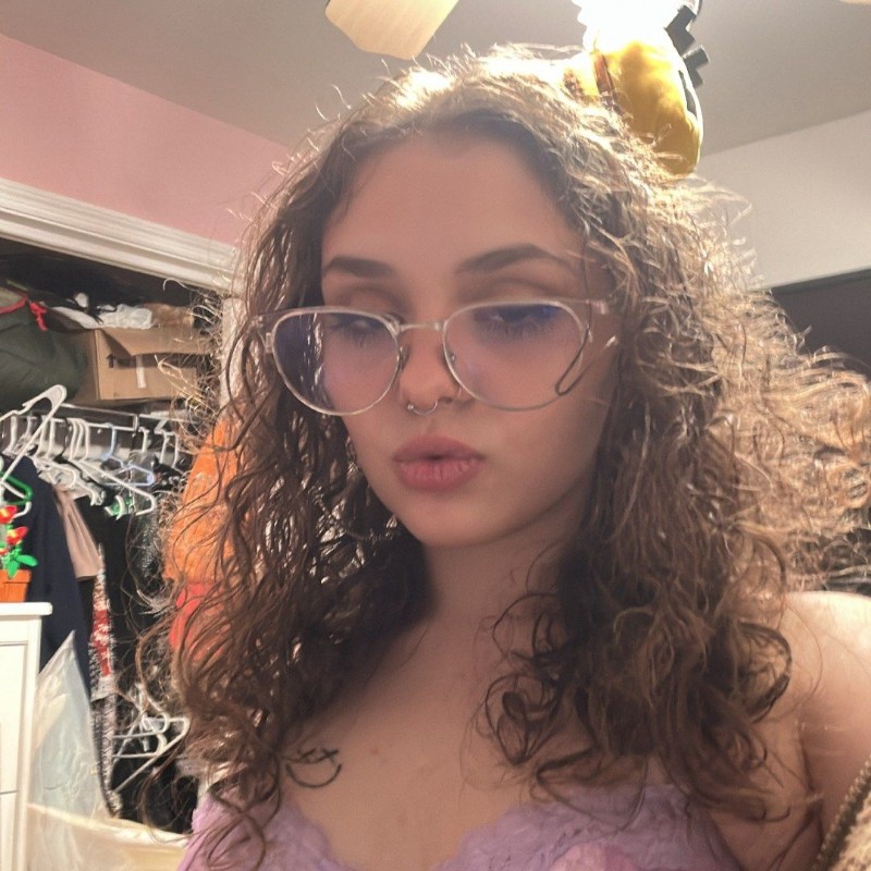 Chelsea (@cmattina42) | Snapchat Stories, Spotlight & Lenses