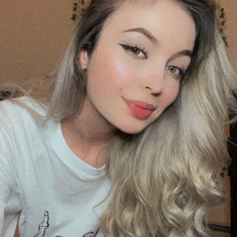 Karina 🦴 (@con_kari) | Snapchat Stories, Spotlight & Lenses