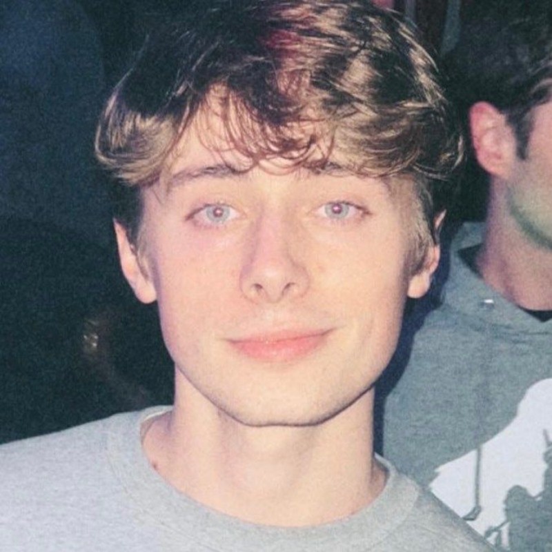 Connor (@connorpugs) | Snapchat Stories, Spotlight & Lenses