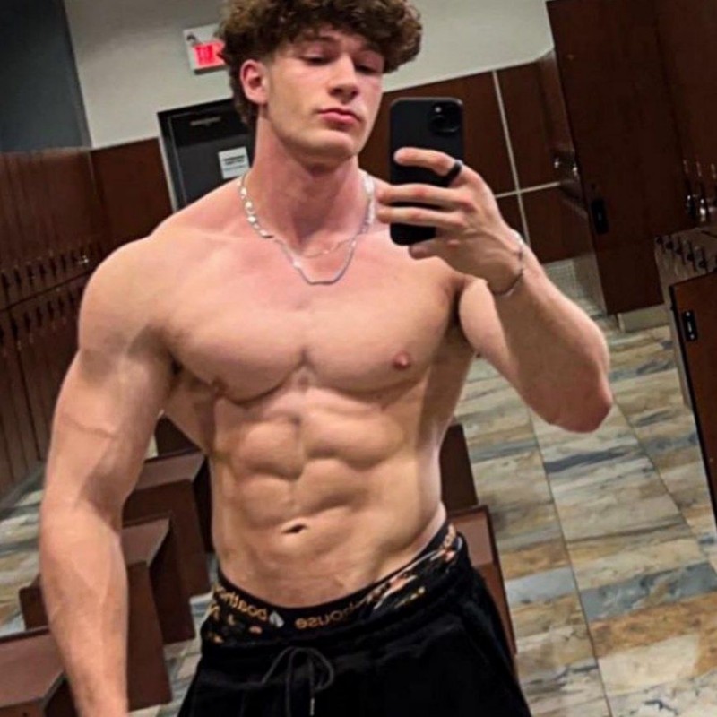 Connor Sinann (@connorsinfit) | Snapchat Stories, Spotlight & Lenses