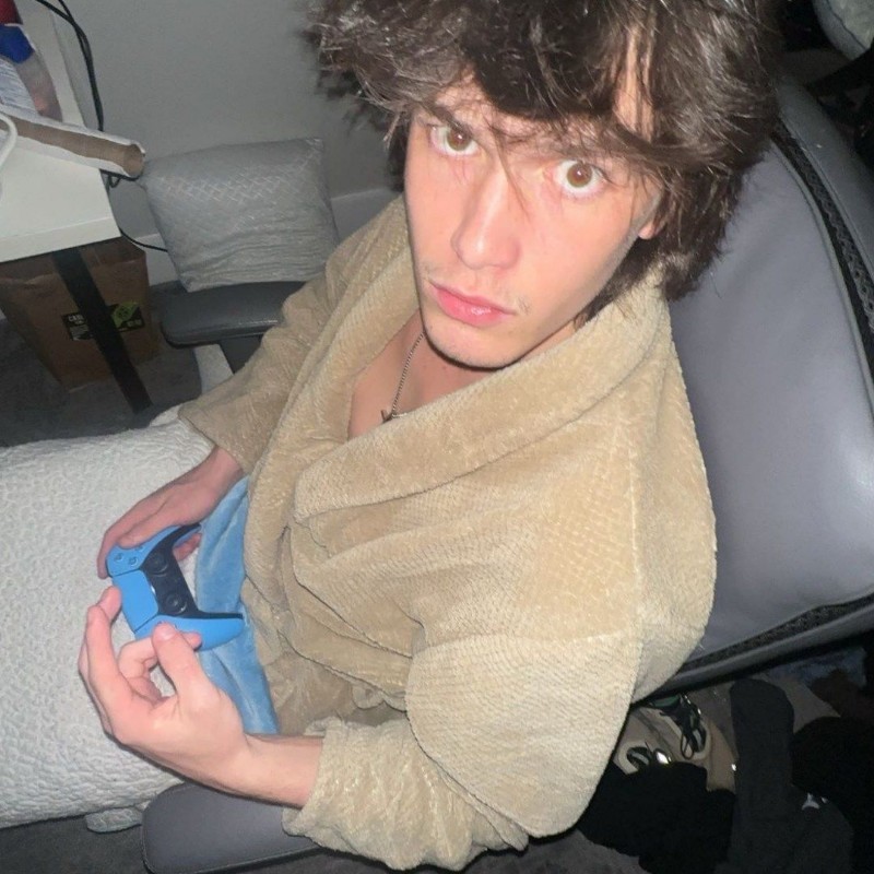 Eli (@coolmeister69) | Snapchat Stories, Spotlight & Lenses