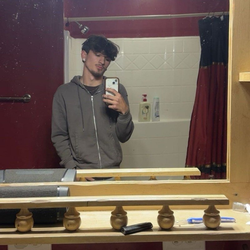 сФlе(@cxle-b) | สตอรี่ Snapchat ตลอดจน Spotlight และเลนส์