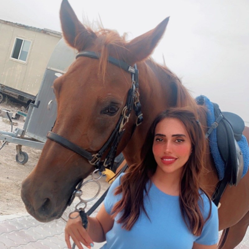 ظبيه الكندي 🇦🇪 (@dabiha1) | Snapchat Stories, Spotlight & Lenses