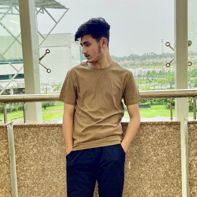 Ali Hussain (@dailymilk12) | Snapchat Stories, Spotlight & Lenses