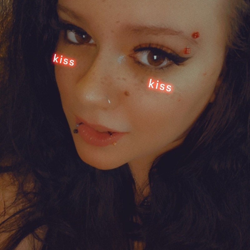 𝓡𝓪𝓿𝓮𝓷 (@dailypsycho) | Snapchat Stories, Spotlight & Lenses