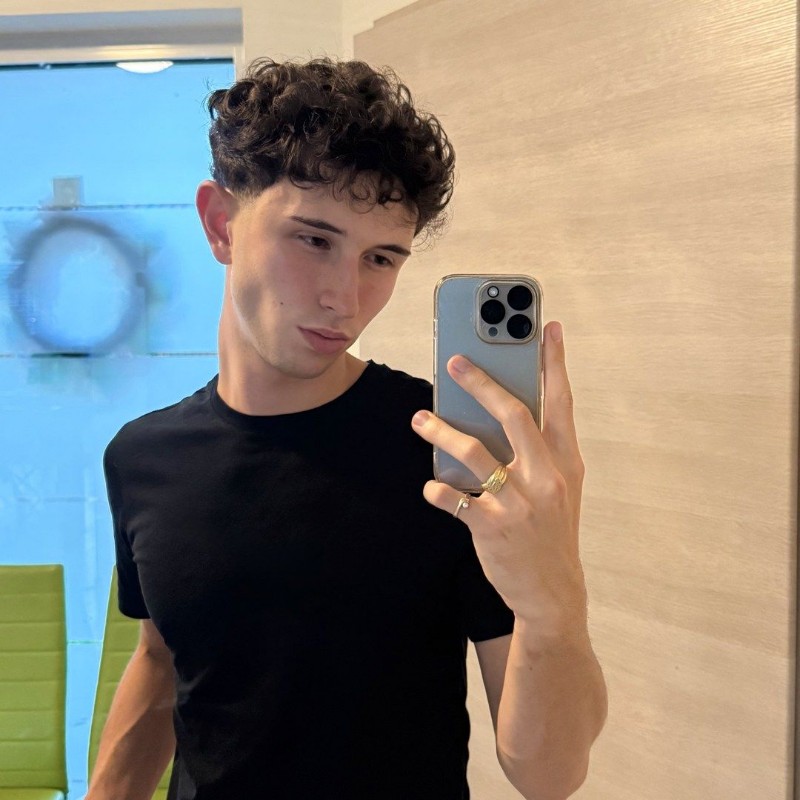 daniel (@daniel.bst) | Snapchat Stories, Spotlight & Lenses