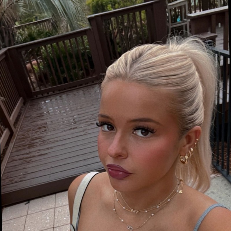 Darcy McQueeny (@darcymcqueeny) | Snapchat Stories, Spotlight & Lenses
