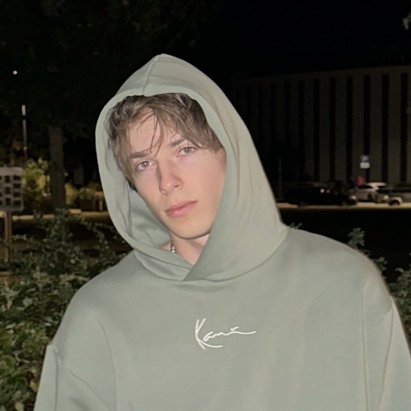 dave (@dave.rueb) | Snapchat Stories, Spotlight & Lenses